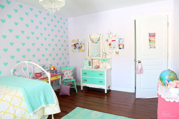 Colorful Girls’ Bedroom Decor {All Things Color} | All Things Thrifty